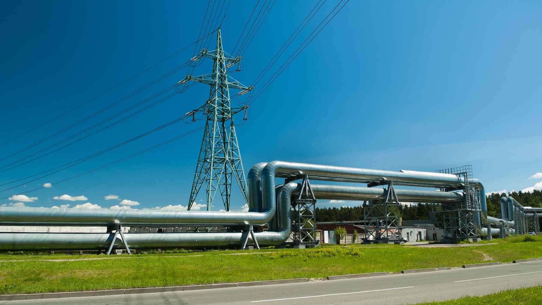 Safely earthing pipelines - with screwable earth rods from DEHN | DEHN ...