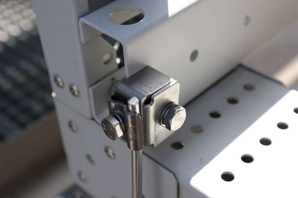 Hard as steel: The new connection clamp from DEHN | DEHN International